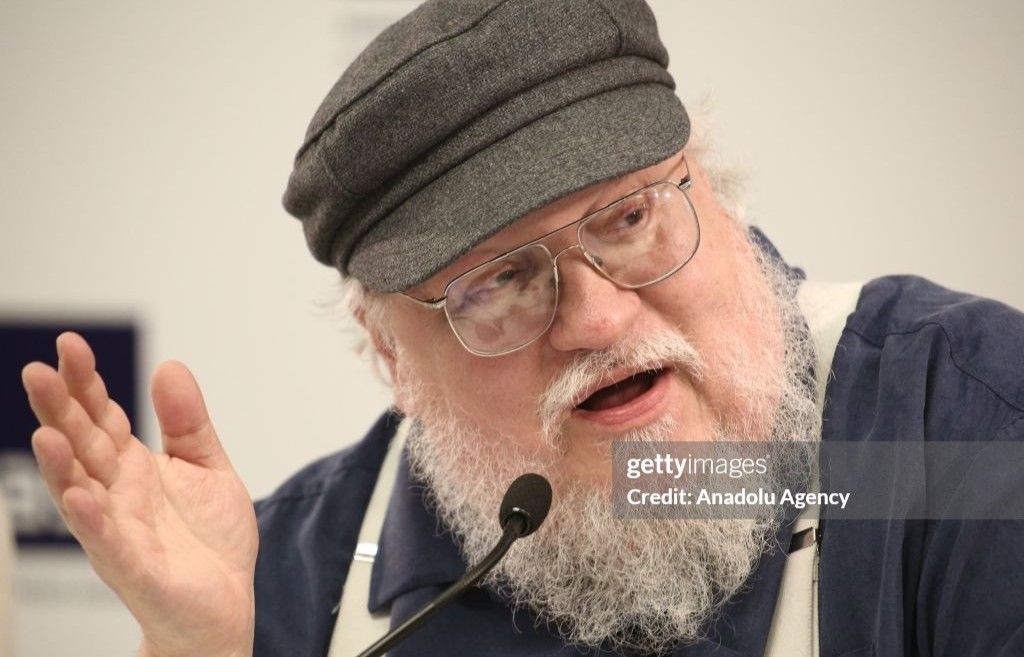 George R.R. Martin y otros autores demandan a OpenAI por infracción de ...